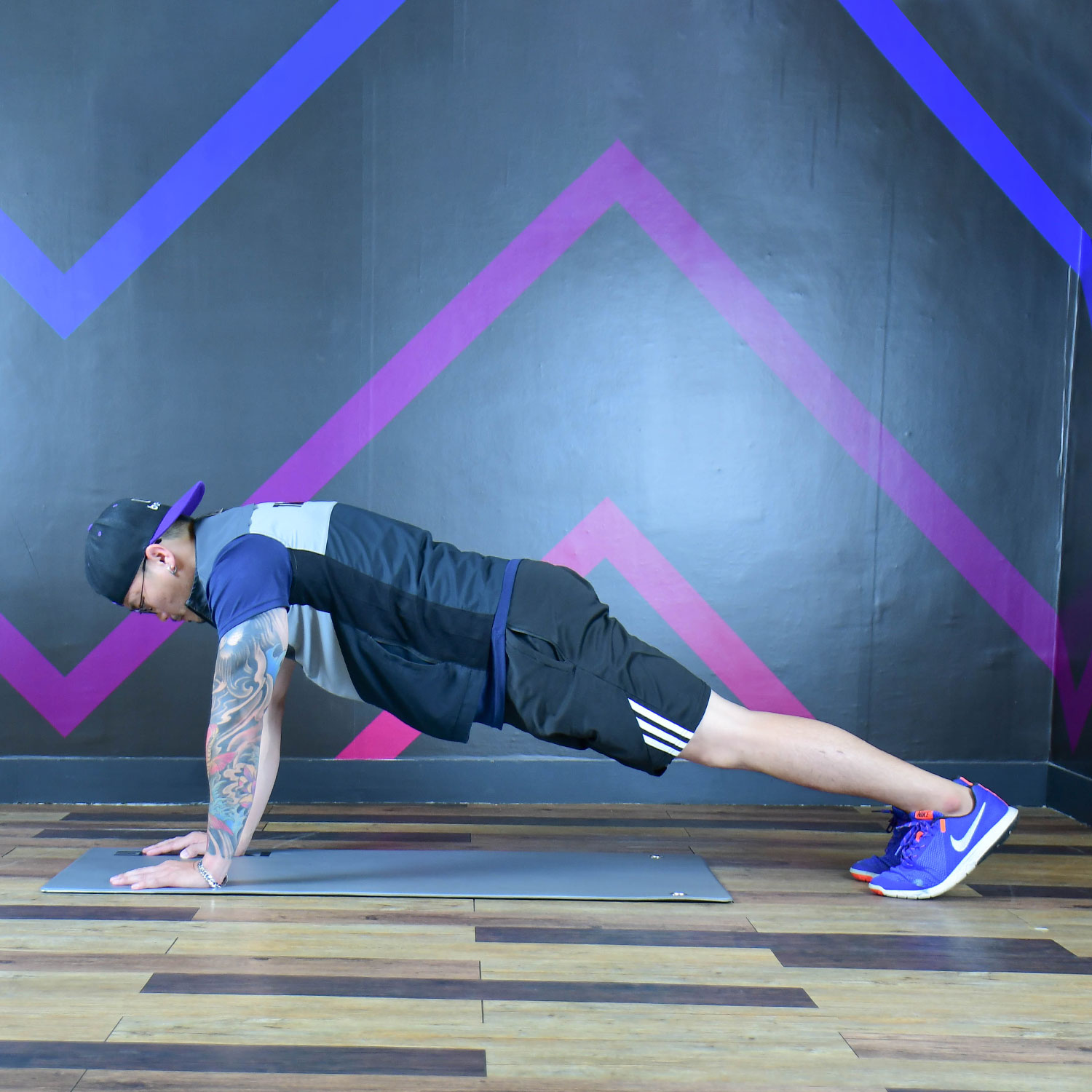 Plank to Push up - เครื่องออกกําลังกาย IRONTEC